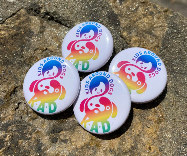 KAD button badge (32 mm) – Kids Around Dogs